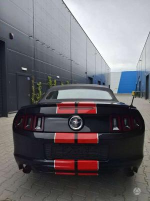 Black Ford Mustang 2014 in Klaipeda, with an engine capacity of 3.70 L and mileage of 184 thousand km for 12900 €, photo 13 on AUTOMOTO.COM.LV