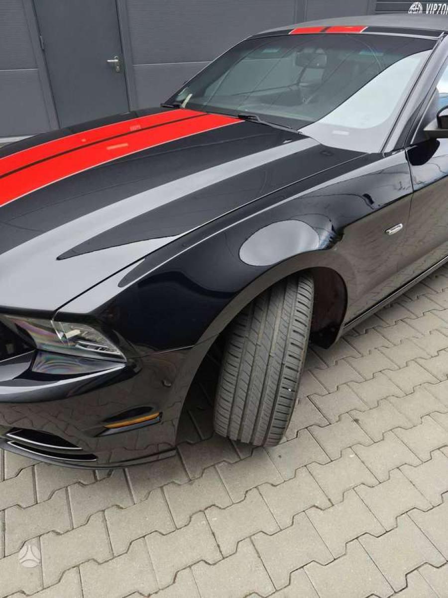 Black Ford Mustang 2014 in Klaipeda, with an engine capacity of 3.70 L and mileage of 184 thousand km for 12900 €, photo 15 on AUTOMOTO.COM.LV