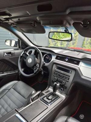 Black Ford Mustang 2014 in Klaipeda, with an engine capacity of 3.70 L and mileage of 184 thousand km for 12900 €, photo 16 on AUTOMOTO.COM.LV