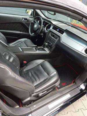 Black Ford Mustang 2014 in Klaipeda, with an engine capacity of 3.70 L and mileage of 184 thousand km for 12900 €, photo 18 on AUTOMOTO.COM.LV