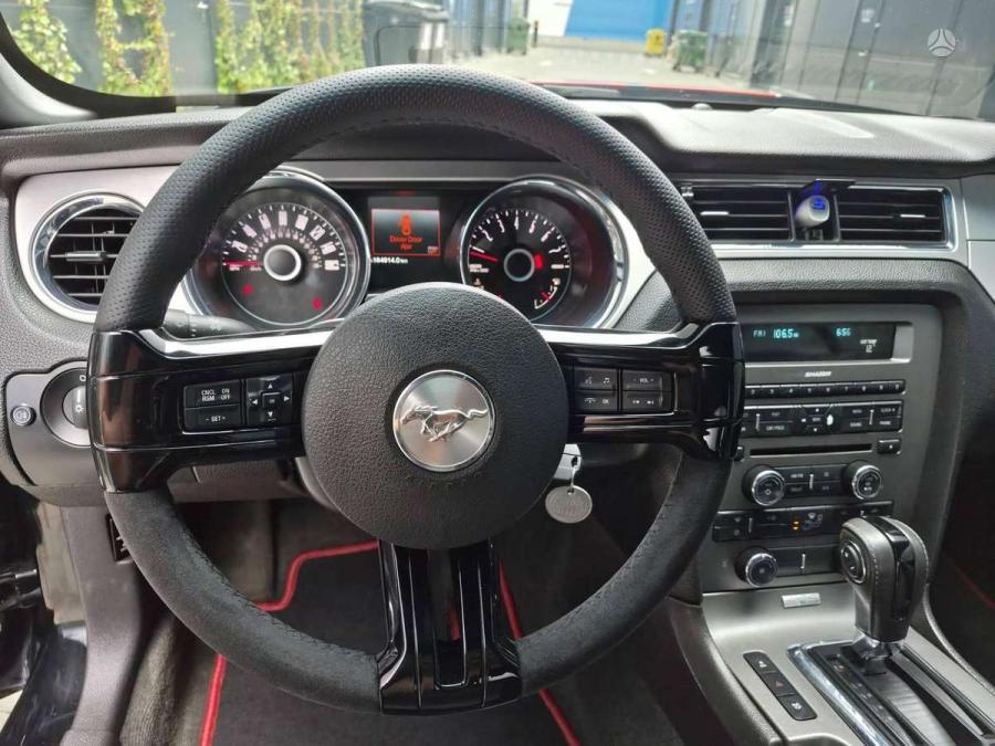 Black Ford Mustang 2014 in Klaipeda, with an engine capacity of 3.70 L and mileage of 184 thousand km for 12900 €, photo 19 on AUTOMOTO.COM.LV