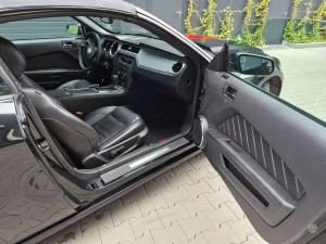Black Ford Mustang 2014 in Klaipeda, with an engine capacity of 3.70 L and mileage of 184 thousand km for 12900 €, photo 20 on AUTOMOTO.COM.LV