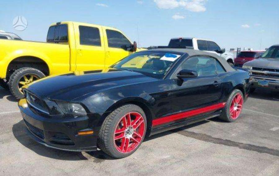Black Ford Mustang 2014 in Klaipeda, with an engine capacity of 3.70 L and mileage of 184 thousand km for 12900 €, photo 22 on AUTOMOTO.COM.LV