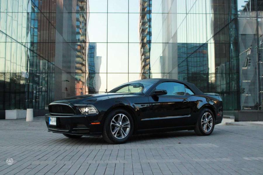 Black Ford Mustang 2014 in Vilnius, with an engine capacity of 3.70 L and mileage of 172 thousand km for 13000 €, photo 1 on AUTOMOTO.COM.LV