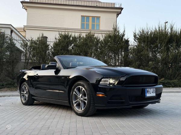 Black Ford Mustang 2014 in Vilnius, with an engine capacity of 3.70 L and mileage of 172 thousand km for 13000 €, photo 2 on AUTOMOTO.COM.LV