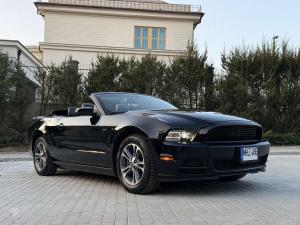 Black Ford Mustang 2014 in Vilnius, with an engine capacity of 3.70 L and mileage of 172 thousand km for 13000 €, photo 3 on AUTOMOTO.COM.LV