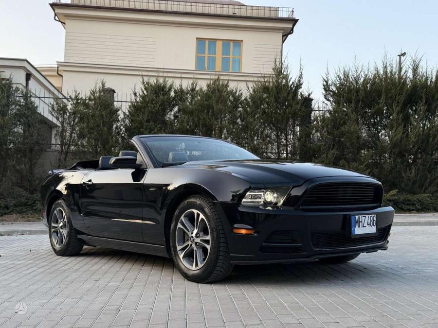 Black Ford Mustang 2014 in Vilnius, with an engine capacity of 3.70 L and mileage of 172 thousand km for 13000 €, photo 3 on AUTOMOTO.COM.LV