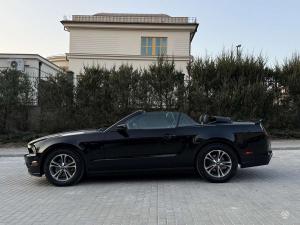 Black Ford Mustang 2014 in Vilnius, with an engine capacity of 3.70 L and mileage of 172 thousand km for 13000 €, photo 4 on AUTOMOTO.COM.LV