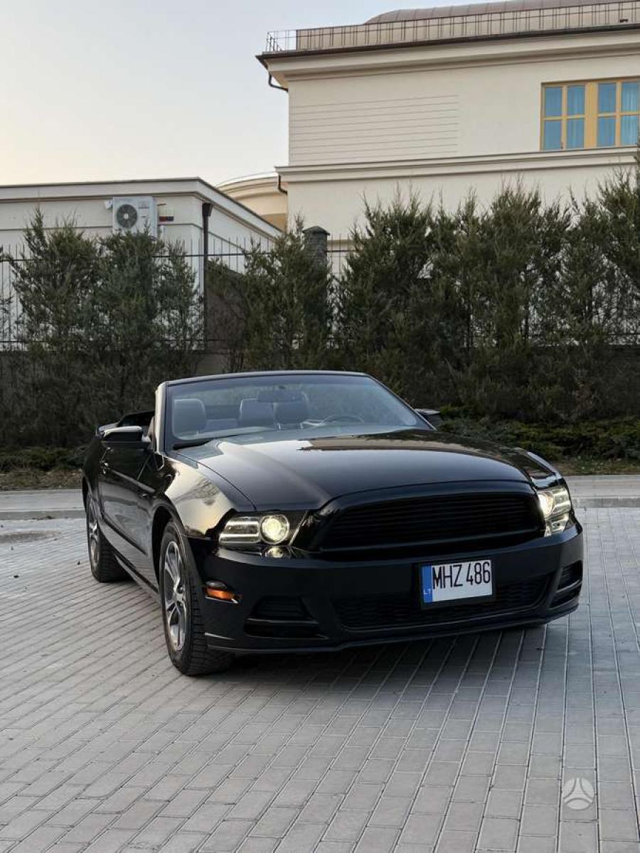 Black Ford Mustang 2014 in Vilnius, with an engine capacity of 3.70 L and mileage of 172 thousand km for 13000 €, photo 5 on AUTOMOTO.COM.LV
