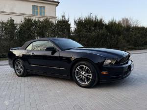 Black Ford Mustang 2014 in Vilnius, with an engine capacity of 3.70 L and mileage of 172 thousand km for 13000 €, photo 6 on AUTOMOTO.COM.LV