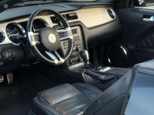 Black Ford Mustang 2014 in Vilnius, with an engine capacity of 3.70 L and mileage of 172 thousand km for 13000 €, photo 9 on AUTOMOTO.COM.LV