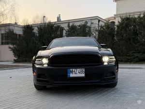 Black Ford Mustang 2014 in Vilnius, with an engine capacity of 3.70 L and mileage of 172 thousand km for 13000 €, photo 10 on AUTOMOTO.COM.LV