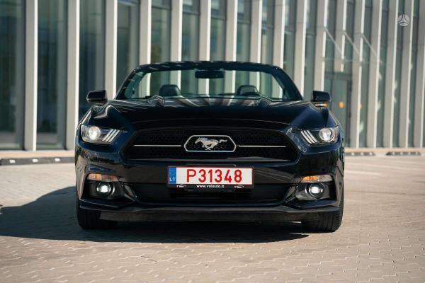 Black Ford Mustang 2016 in Vilnius, with an engine capacity of 2.26 L and mileage of 97 thousand km for 14999 €, photo 5 on AUTOMOTO.COM.LV