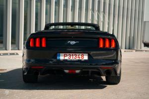 Black Ford Mustang 2016 in Vilnius, with an engine capacity of 2.26 L and mileage of 97 thousand km for 14999 €, photo 7 on AUTOMOTO.COM.LV