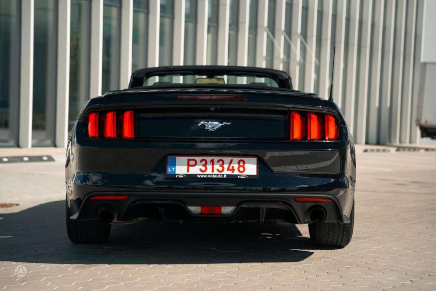 Black Ford Mustang 2016 in Vilnius, with an engine capacity of 2.26 L and mileage of 97 thousand km for 14999 €, photo 7 on AUTOMOTO.COM.LV