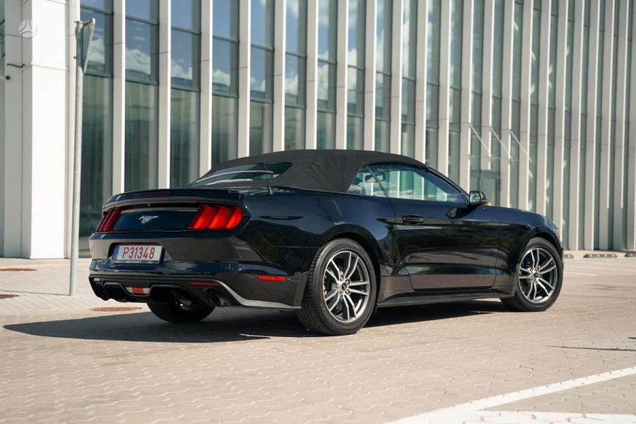 Black Ford Mustang 2016 in Vilnius, with an engine capacity of 2.26 L and mileage of 97 thousand km for 14999 €, photo 8 on AUTOMOTO.COM.LV