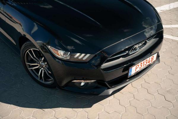 Black Ford Mustang 2016 in Vilnius, with an engine capacity of 2.26 L and mileage of 97 thousand km for 14999 €, photo 9 on AUTOMOTO.COM.LV