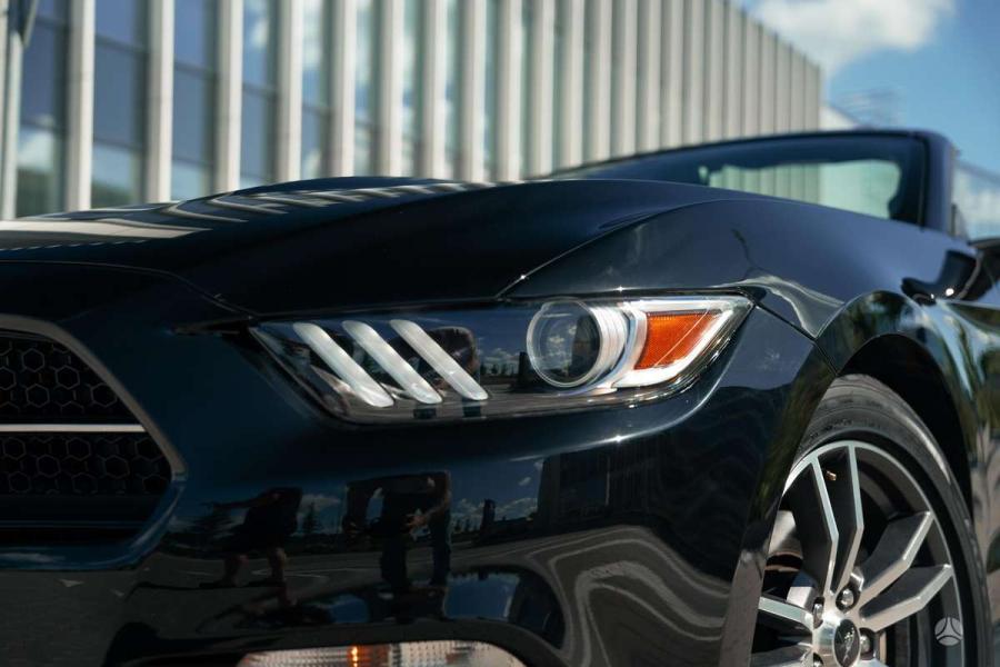 Black Ford Mustang 2016 in Vilnius, with an engine capacity of 2.26 L and mileage of 97 thousand km for 14999 €, photo 13 on AUTOMOTO.COM.LV