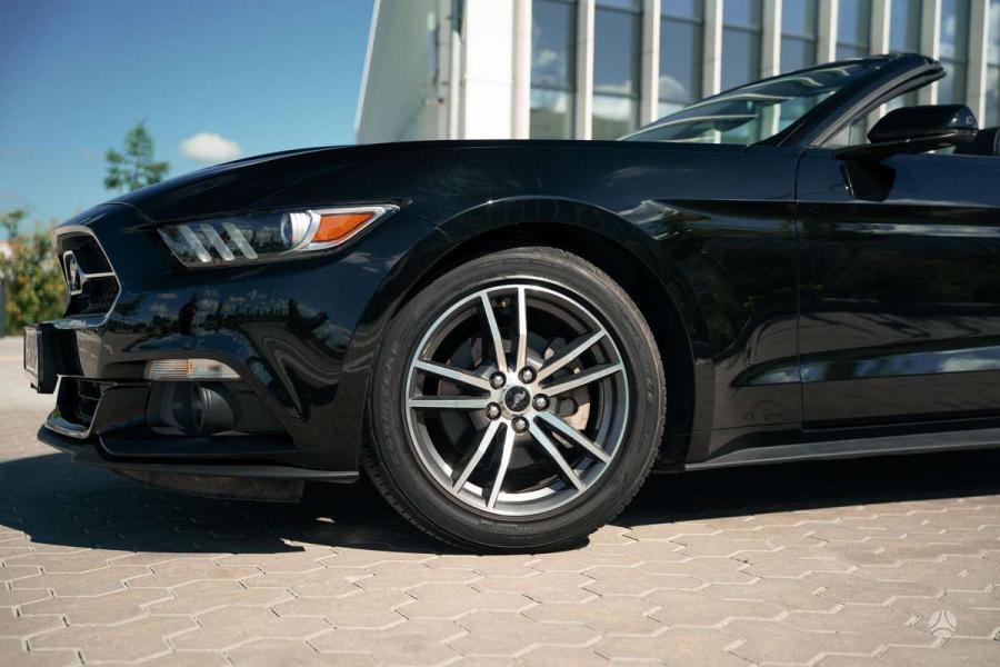 Black Ford Mustang 2016 in Vilnius, with an engine capacity of 2.26 L and mileage of 97 thousand km for 14999 €, photo 14 on AUTOMOTO.COM.LV