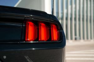 Black Ford Mustang 2016 in Vilnius, with an engine capacity of 2.26 L and mileage of 97 thousand km for 14999 €, photo 16 on AUTOMOTO.COM.LV
