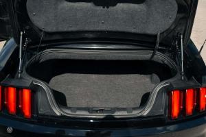 Black Ford Mustang 2016 in Vilnius, with an engine capacity of 2.26 L and mileage of 97 thousand km for 14999 €, photo 19 on AUTOMOTO.COM.LV
