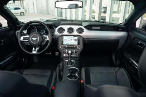 Black Ford Mustang 2016 in Vilnius, with an engine capacity of 2.26 L and mileage of 97 thousand km for 14999 €, photo 22 on AUTOMOTO.COM.LV