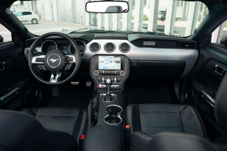 Black Ford Mustang 2016 in Vilnius, with an engine capacity of 2.26 L and mileage of 97 thousand km for 14999 €, photo 22 on AUTOMOTO.COM.LV