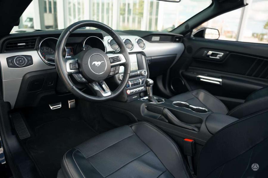 Black Ford Mustang 2016 in Vilnius, with an engine capacity of 2.26 L and mileage of 97 thousand km for 14999 €, photo 23 on AUTOMOTO.COM.LV