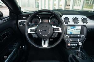 Black Ford Mustang 2016 in Vilnius, with an engine capacity of 2.26 L and mileage of 97 thousand km for 14999 €, photo 24 on AUTOMOTO.COM.LV