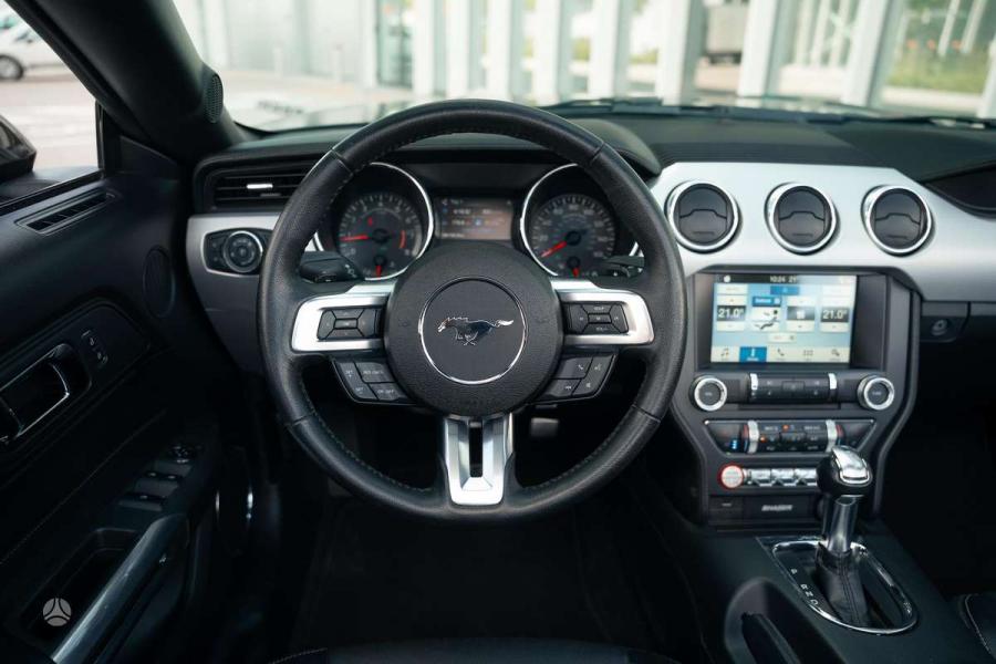 Black Ford Mustang 2016 in Vilnius, with an engine capacity of 2.26 L and mileage of 97 thousand km for 14999 €, photo 24 on AUTOMOTO.COM.LV
