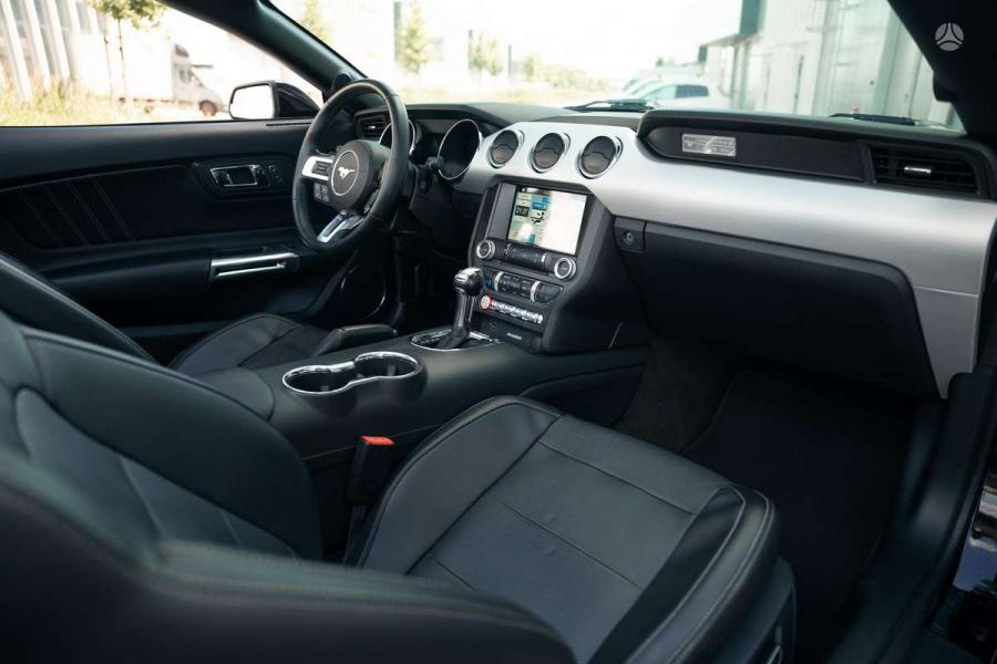 Black Ford Mustang 2016 in Vilnius, with an engine capacity of 2.26 L and mileage of 97 thousand km for 14999 €, photo 25 on AUTOMOTO.COM.LV