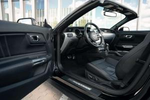 Black Ford Mustang 2016 in Vilnius, with an engine capacity of 2.26 L and mileage of 97 thousand km for 14999 €, photo 27 on AUTOMOTO.COM.LV