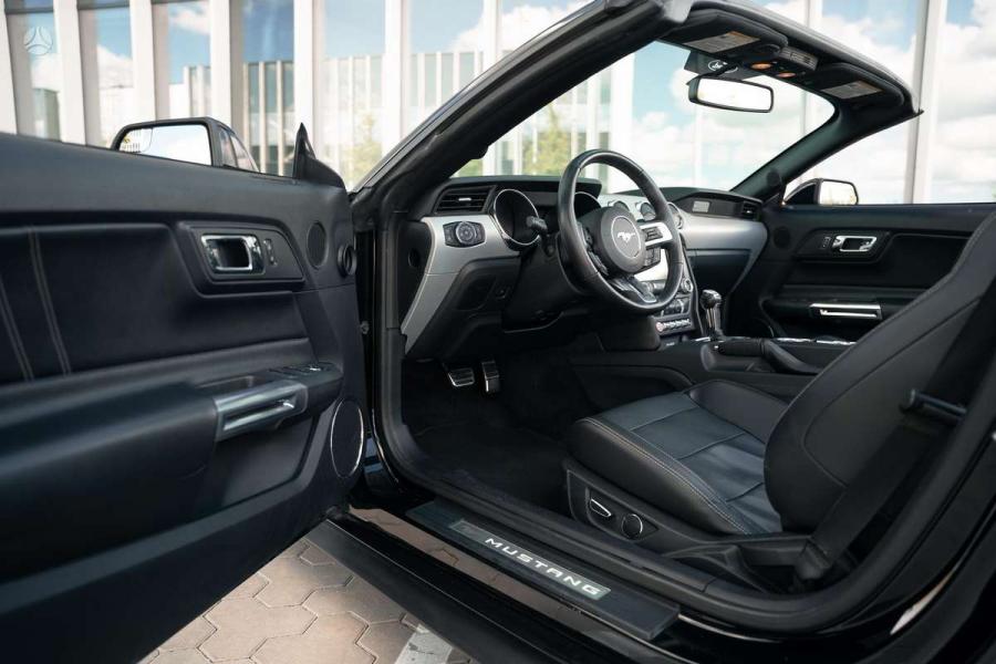 Black Ford Mustang 2016 in Vilnius, with an engine capacity of 2.26 L and mileage of 97 thousand km for 14999 €, photo 27 on AUTOMOTO.COM.LV