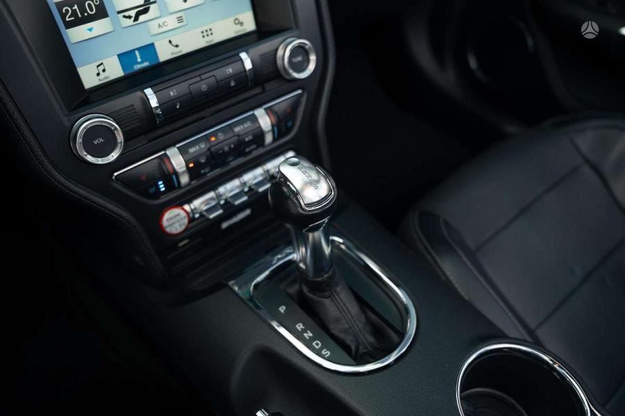 Black Ford Mustang 2016 in Vilnius, with an engine capacity of 2.26 L and mileage of 97 thousand km for 14999 €, photo 29 on AUTOMOTO.COM.LV