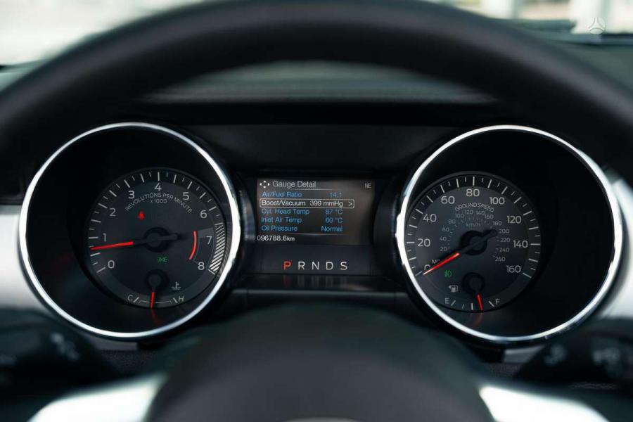 Black Ford Mustang 2016 in Vilnius, with an engine capacity of 2.26 L and mileage of 97 thousand km for 14999 €, photo 31 on AUTOMOTO.COM.LV