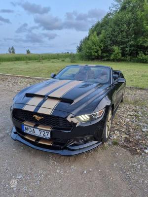 Black Ford Mustang 2017 in Kupiskis, with an engine capacity of 2.30 L and mileage of 71 thousand km for 21000 €, photo 5 on AUTOMOTO.COM.LV