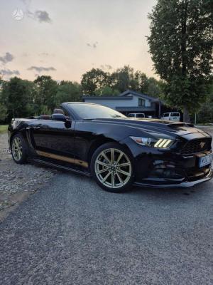 Black Ford Mustang 2017 in Kupiskis, with an engine capacity of 2.30 L and mileage of 71 thousand km for 21000 €, photo 6 on AUTOMOTO.COM.LV