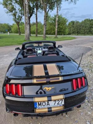 Black Ford Mustang 2017 in Kupiskis, with an engine capacity of 2.30 L and mileage of 71 thousand km for 21000 €, photo 9 on AUTOMOTO.COM.LV