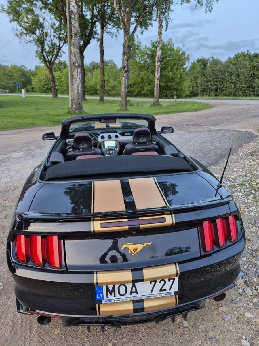 Black Ford Mustang 2017 in Kupiskis, with an engine capacity of 2.30 L and mileage of 71 thousand km for 21000 €, photo 9 on AUTOMOTO.COM.LV