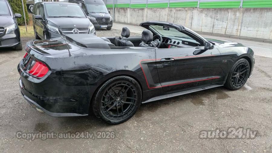 Melns Ford Mustang 2018 Tallina, ar dzinēja tilpumu 5.00 L un nobraukumu 110 tūkst. km par 35900 €, foto 6 vietnē AUTOMOTO.COM.LV