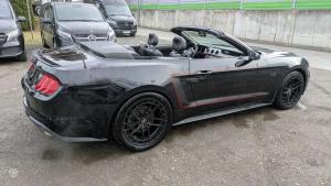 Melns Ford Mustang 2018 Tallina, ar dzinēja tilpumu 4.95 L un nobraukumu 176 tūkst. km par 32900 €, foto 3 vietnē AUTOMOTO.COM.LV