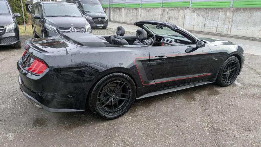 Melns Ford Mustang 2018 Tallina, ar dzinēja tilpumu 4.95 L un nobraukumu 176 tūkst. km par 32900 €, foto 3 vietnē AUTOMOTO.COM.LV