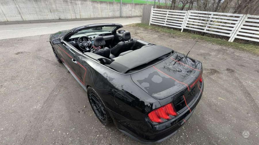 Melns Ford Mustang 2018 Tallina, ar dzinēja tilpumu 4.95 L un nobraukumu 176 tūkst. km par 32900 €, foto 5 vietnē AUTOMOTO.COM.LV