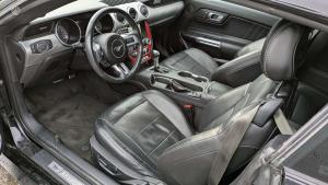 Melns Ford Mustang 2018 Tallina, ar dzinēja tilpumu 4.95 L un nobraukumu 176 tūkst. km par 32900 €, foto 9 vietnē AUTOMOTO.COM.LV