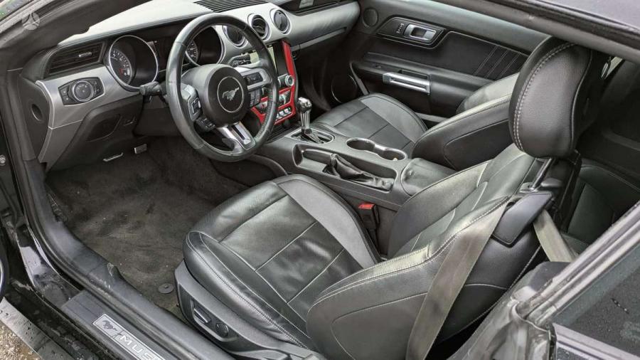 Melns Ford Mustang 2018 Tallina, ar dzinēja tilpumu 4.95 L un nobraukumu 176 tūkst. km par 32900 €, foto 9 vietnē AUTOMOTO.COM.LV