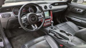 Melns Ford Mustang 2018 Tallina, ar dzinēja tilpumu 4.95 L un nobraukumu 176 tūkst. km par 32900 €, foto 10 vietnē AUTOMOTO.COM.LV