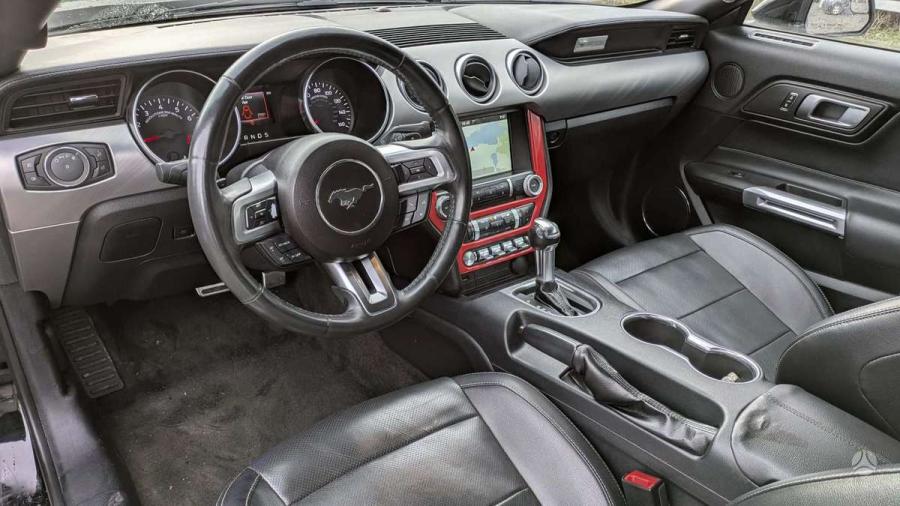 Melns Ford Mustang 2018 Tallina, ar dzinēja tilpumu 4.95 L un nobraukumu 176 tūkst. km par 32900 €, foto 10 vietnē AUTOMOTO.COM.LV