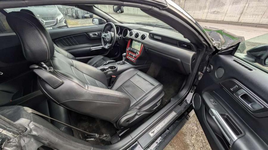 Melns Ford Mustang 2018 Tallina, ar dzinēja tilpumu 4.95 L un nobraukumu 176 tūkst. km par 32900 €, foto 14 vietnē AUTOMOTO.COM.LV