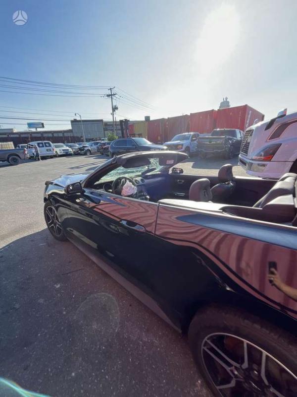 Black Ford Mustang 2018 in Kaunas, with an engine capacity of 2.30 L and mileage of 133 thousand km for 5500 €, photo 10 on AUTOMOTO.COM.LV