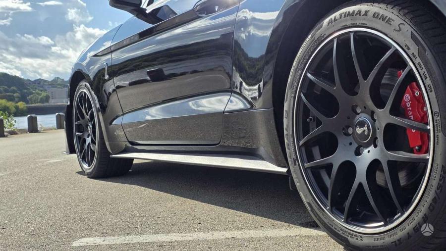 Black Ford Mustang 2018 in Kaunas, with an engine capacity of 2.25 L and mileage of 80 thousand km for 26000 €, photo 12 on AUTOMOTO.COM.LV